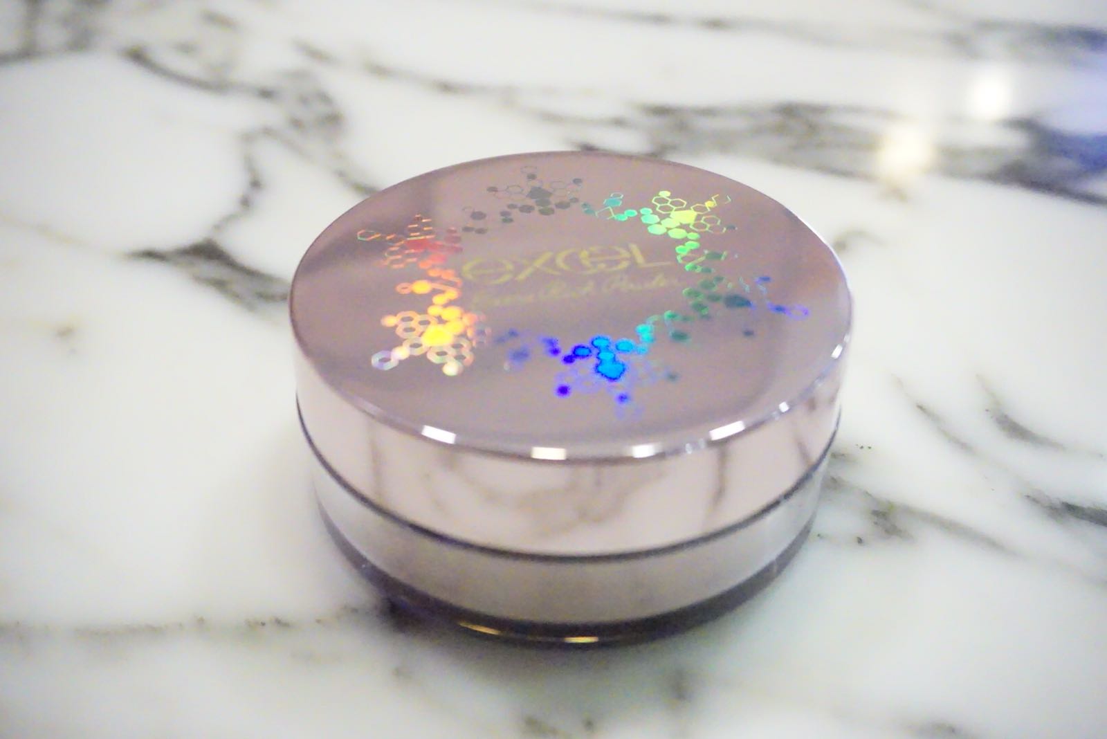 【新品試用】日本 Excel 玫瑰金定妝碎粉～ 帶出不一樣的光澤感！ - MUA 化妝師平台